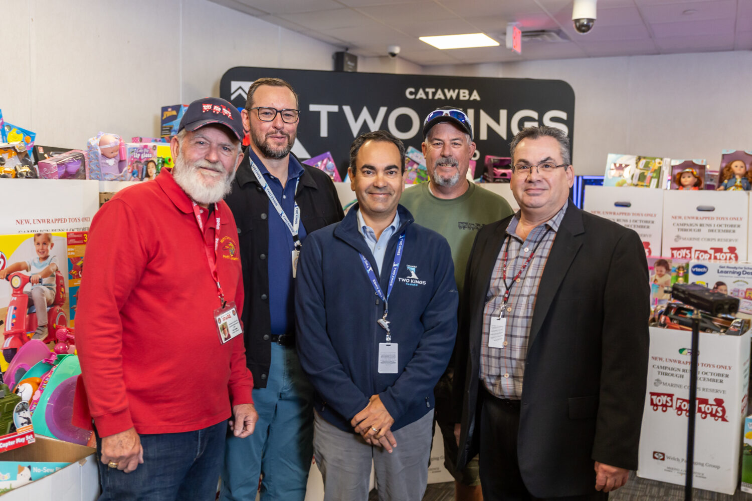 Delaware North team members, locations embrace the season of giving ...