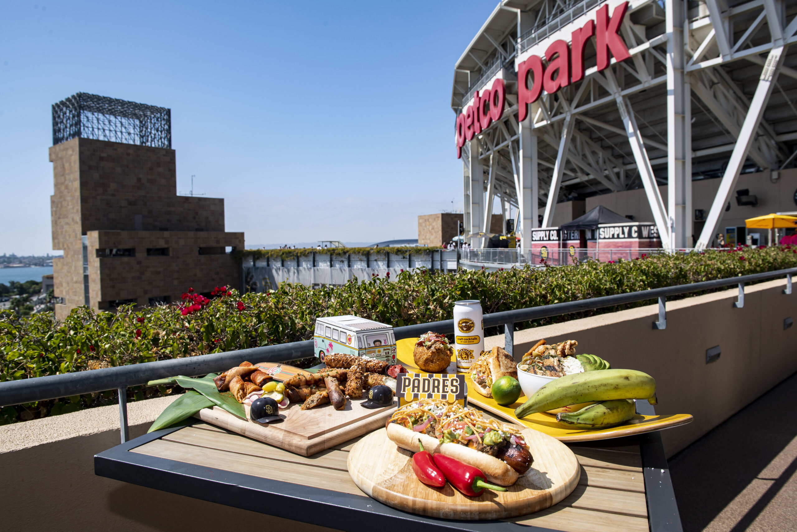 Delaware North lands 13 venues on Yelp’s Top 50 Stadium Eats list ...